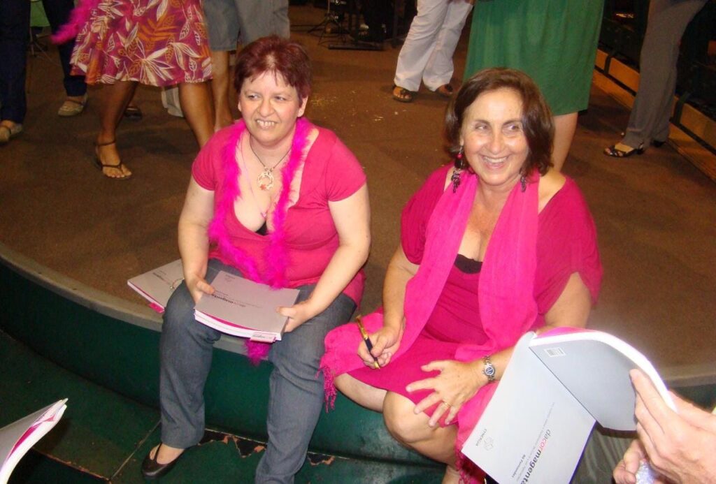 Fotos do lançamento do Livro DA COR MAGENTA: UM TRATADO SOBRE O ...