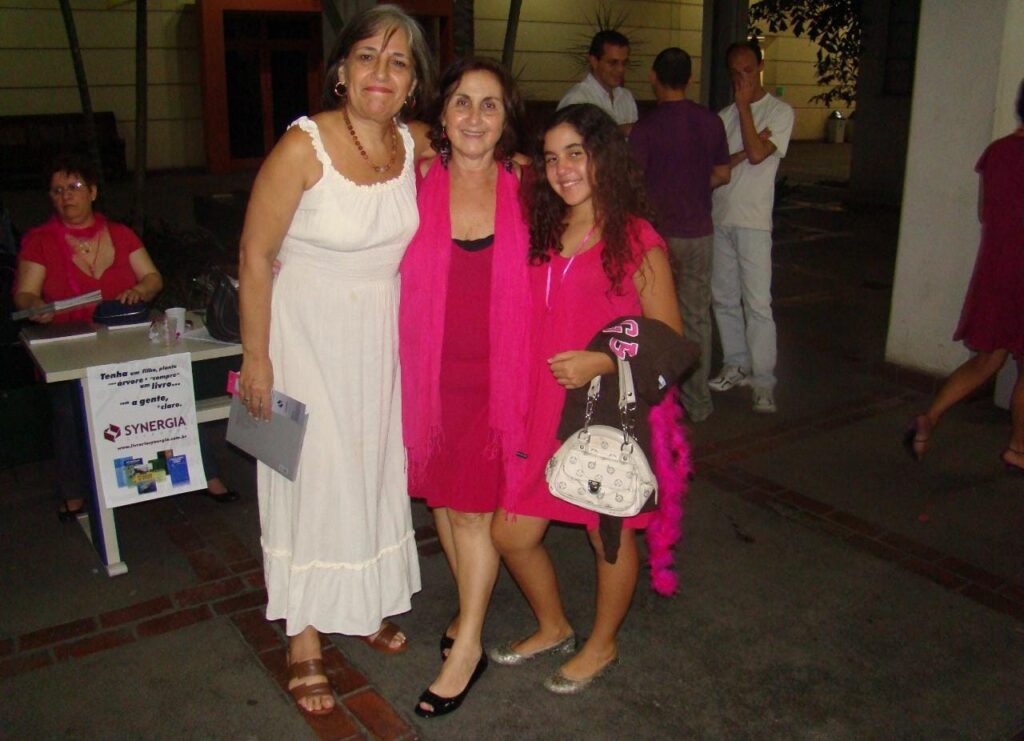 Fotos do lançamento do Livro DA COR MAGENTA: UM TRATADO SOBRE O ...